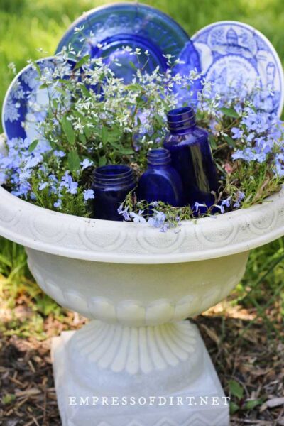 38 Blue Garden Accent Ideas: Art, Decor, & Flowers