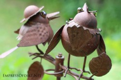 GARDEN Art DIY: Rusty Garden Art Gallery