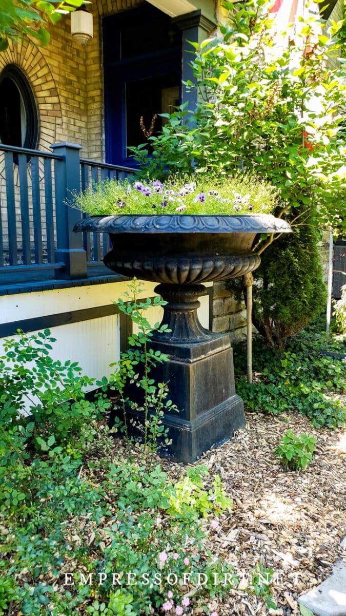 7 Giant & Over-Sized Garden Art & Décor Ideas — Empress of Dirt