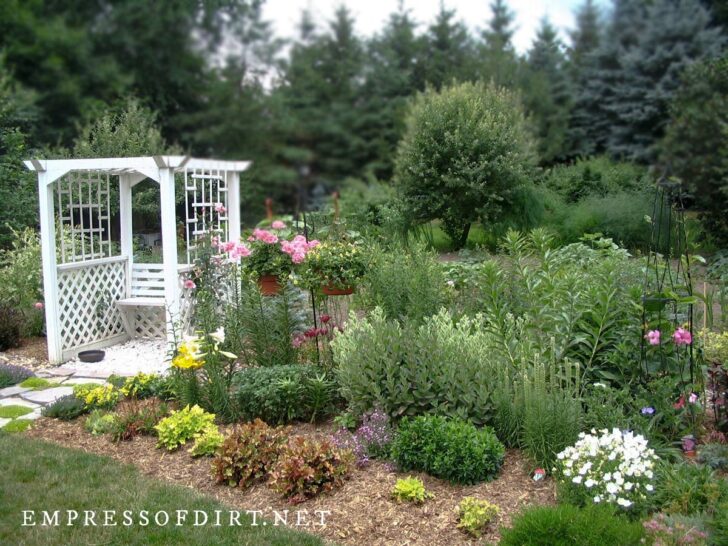 30 Arbor, Trellis, & Obelisk Ideas for Home Gardens