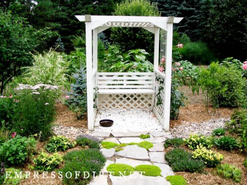 30 Arbor, Trellis, & Obelisk Ideas for Home Gardens