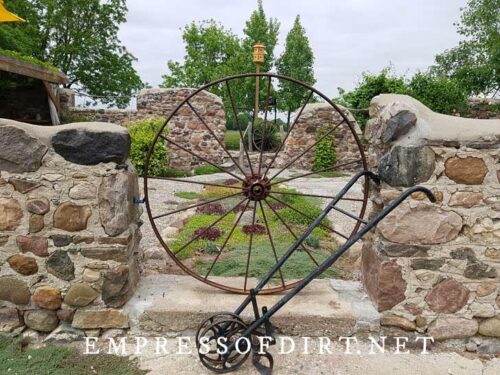 7 Giant & Over-Sized Garden Art & Décor Ideas — Empress of Dirt