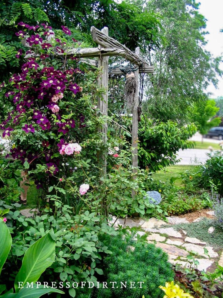 30 Arbor, Trellis, & Obelisk Ideas for Home Gardens