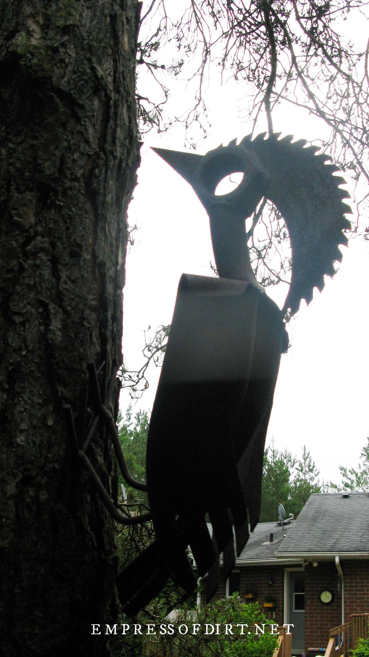 20 Ideas to Turn Old Tools into Garden Art