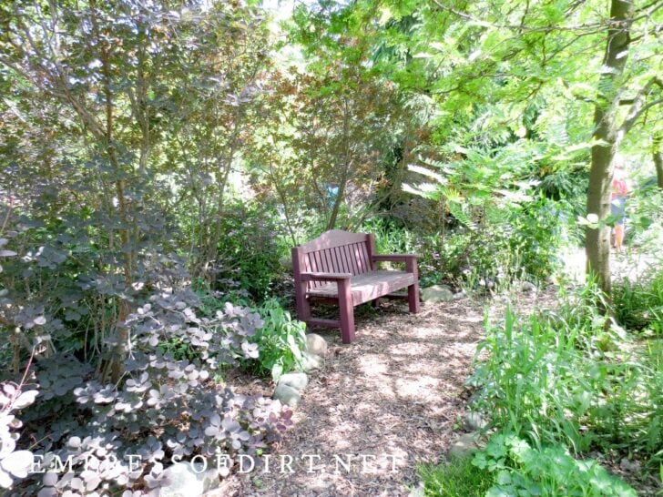 24 Relaxing Garden Nooks Far From the Madding Crowd