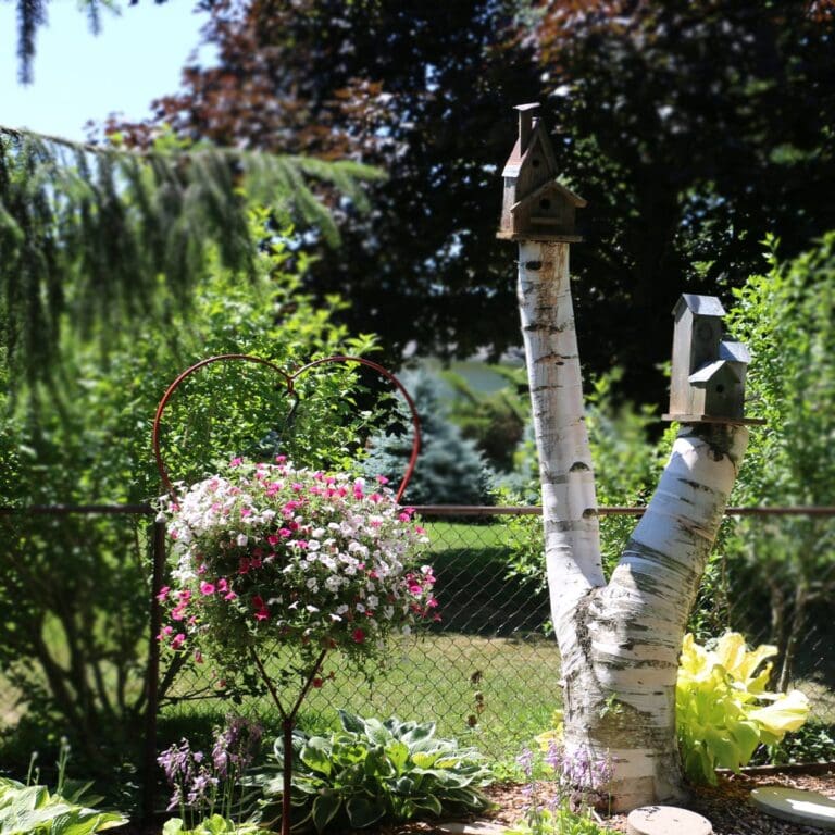 25 Creative Tree Stump Ideas for Backyard Gardens
