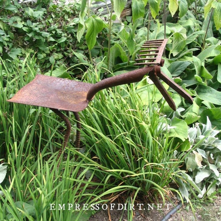 20 Ideas to Turn Old Tools into Garden Art