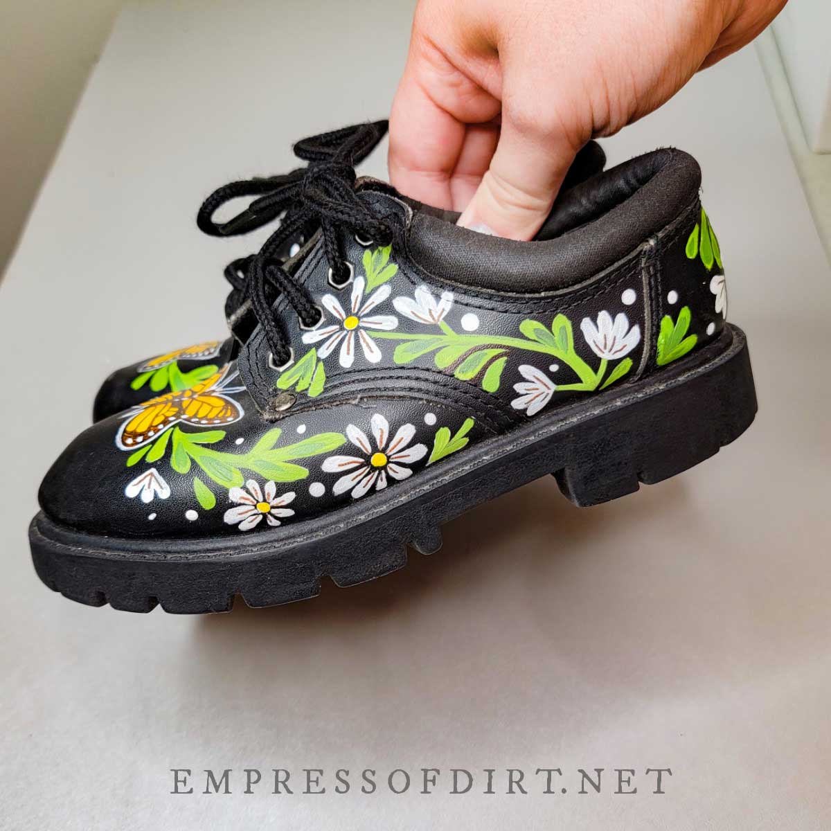 Oh My Daisies! How To Transform Plain Shoes With Paint